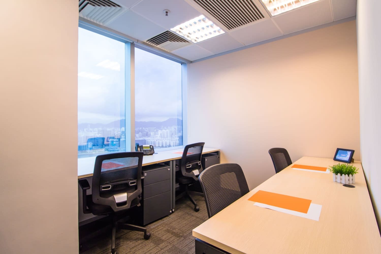 Compass AIA Tower — FLYDESK certified workspace