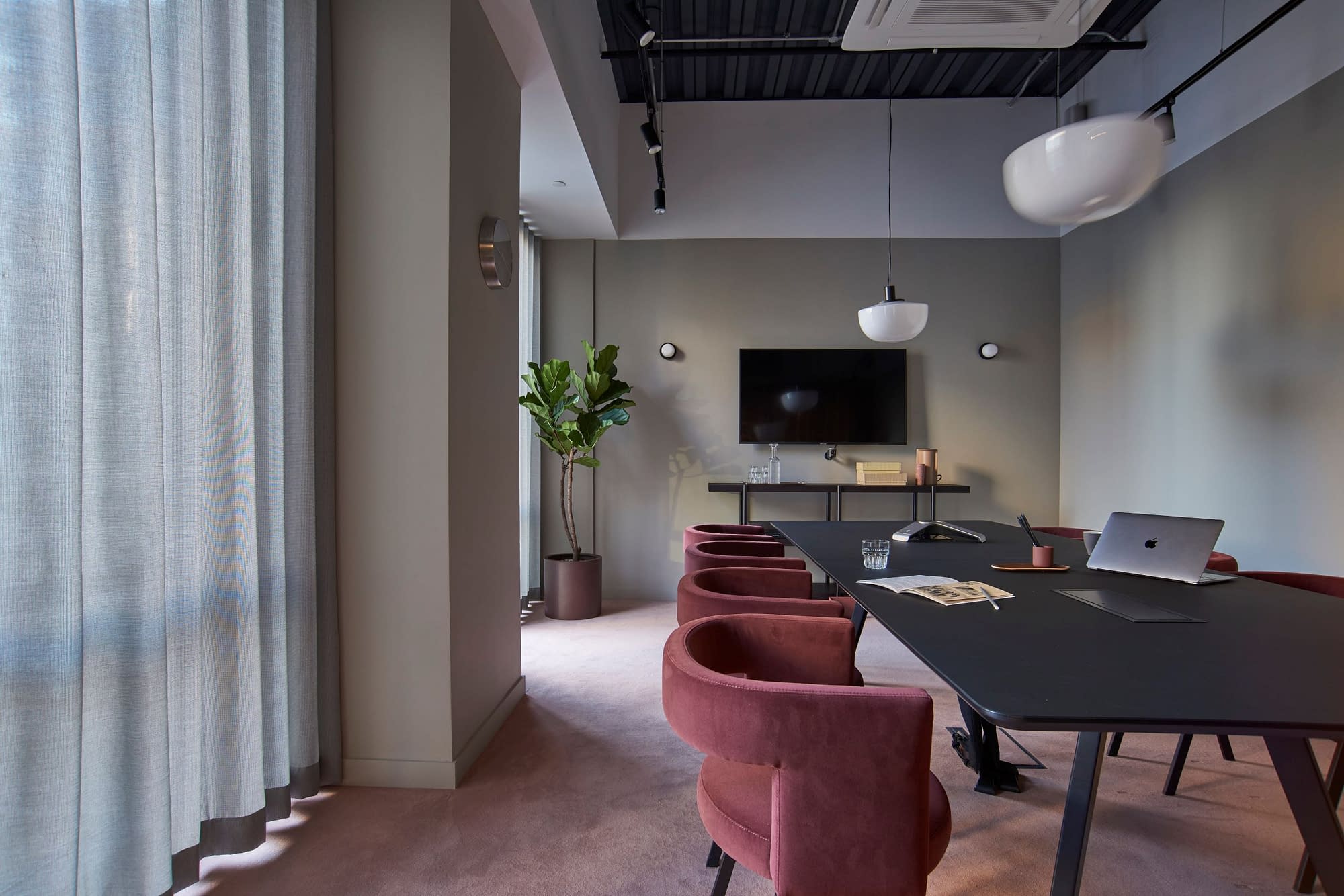 Coworking One Canada Square - FLYDESK certified workspace