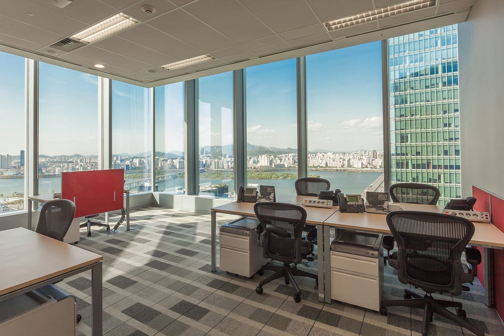 Coworking Two IFC - FLYDESK certified workspace