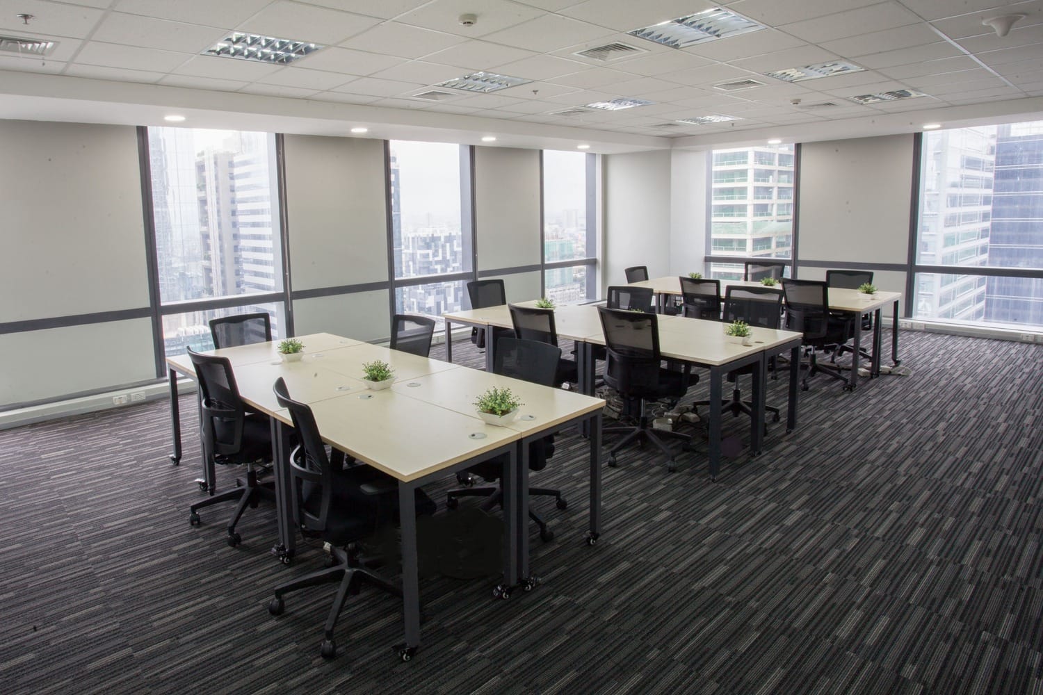 Office BGC Corporate Center - FLYDESK certified workspace