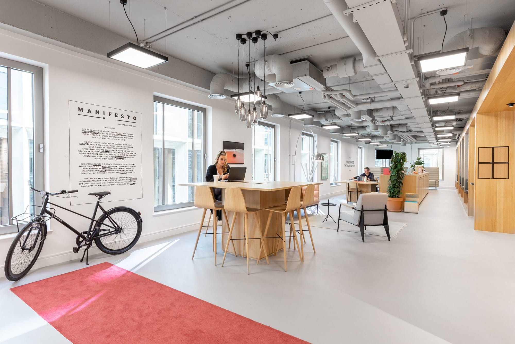 Coworking Bank Cannon St - FLYDESK certified workspace