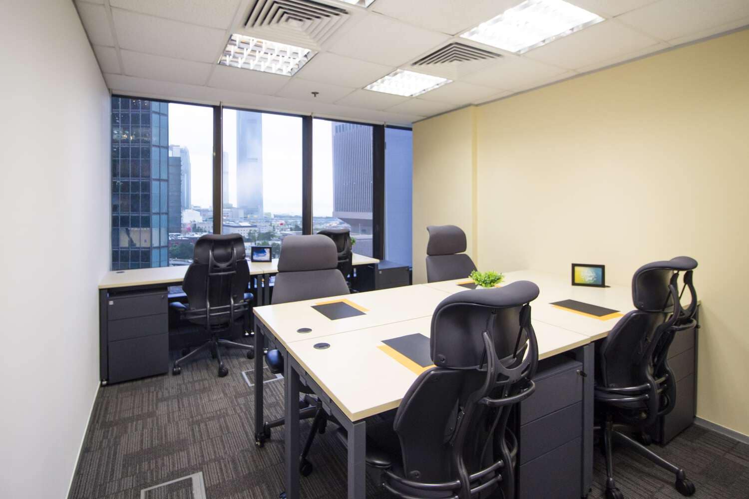 Coworking Admiralty Centre Tower 2 - FLYDESK certified workspace